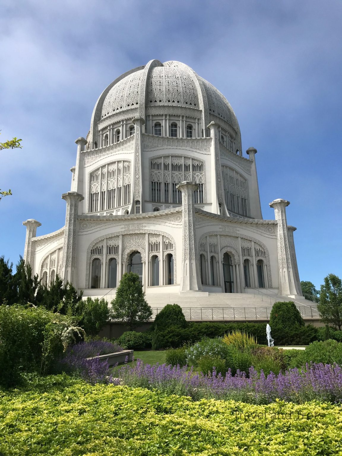 Discover the Bahai Temple of Chicago: A Peaceful Spiritual Escape